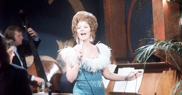 Coronation Street Blog: Coronation Street theme tune - add your own lyrics