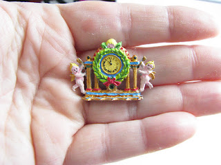 CackleAndHoot: A teeny, tiny little clock