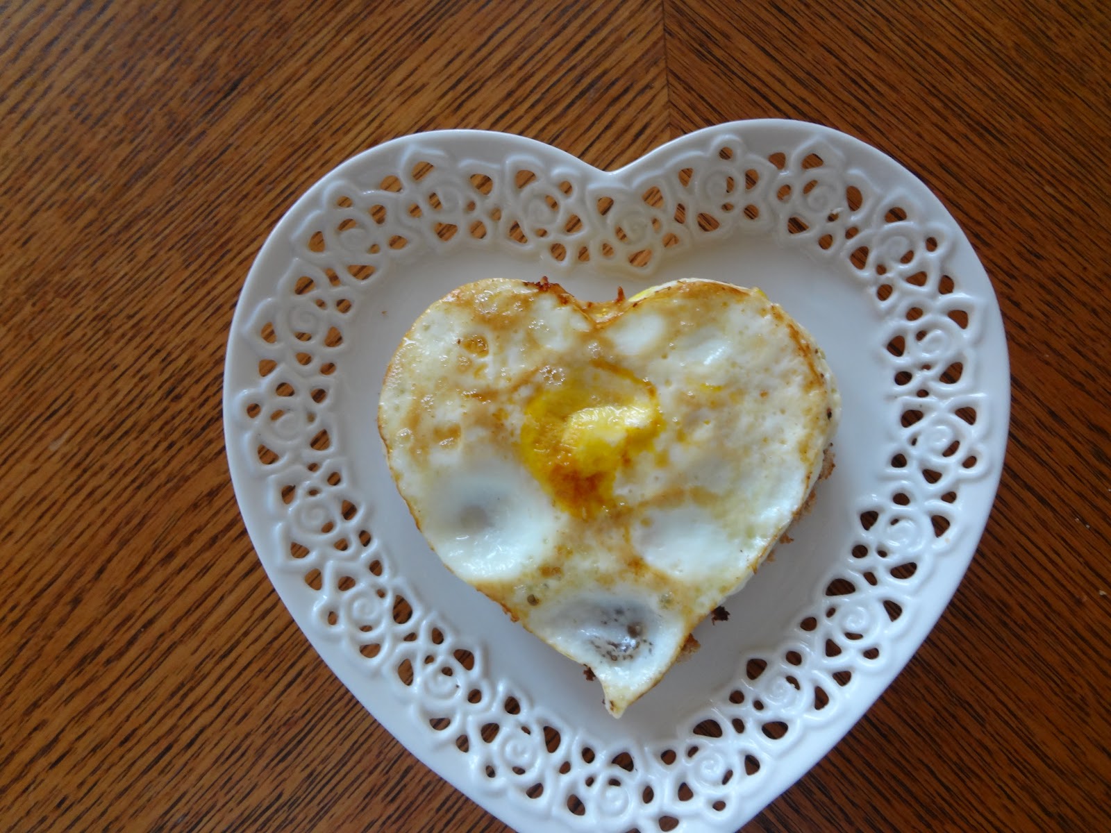 Cookin' Mama: Heart-Shaped Bacon and Egg Sandwich