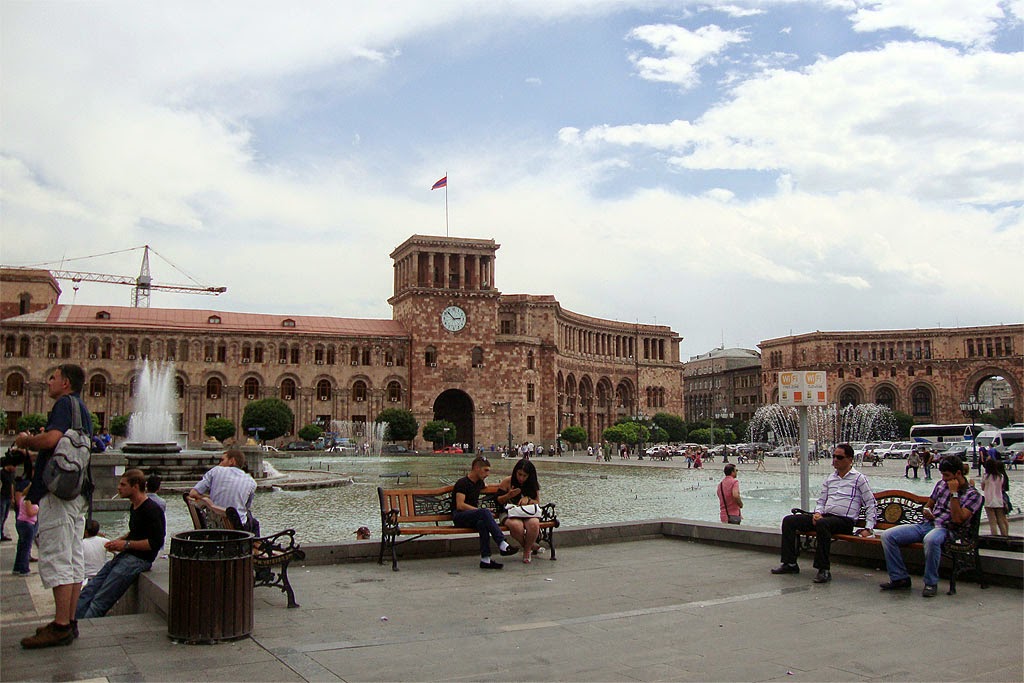 A Bunch of Benches: Hanrapetu'tyan Hraparak