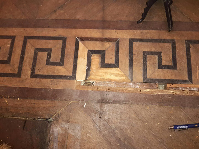 Hardwood Floor Borders & Medallions Inlays in Parquet Flooring.