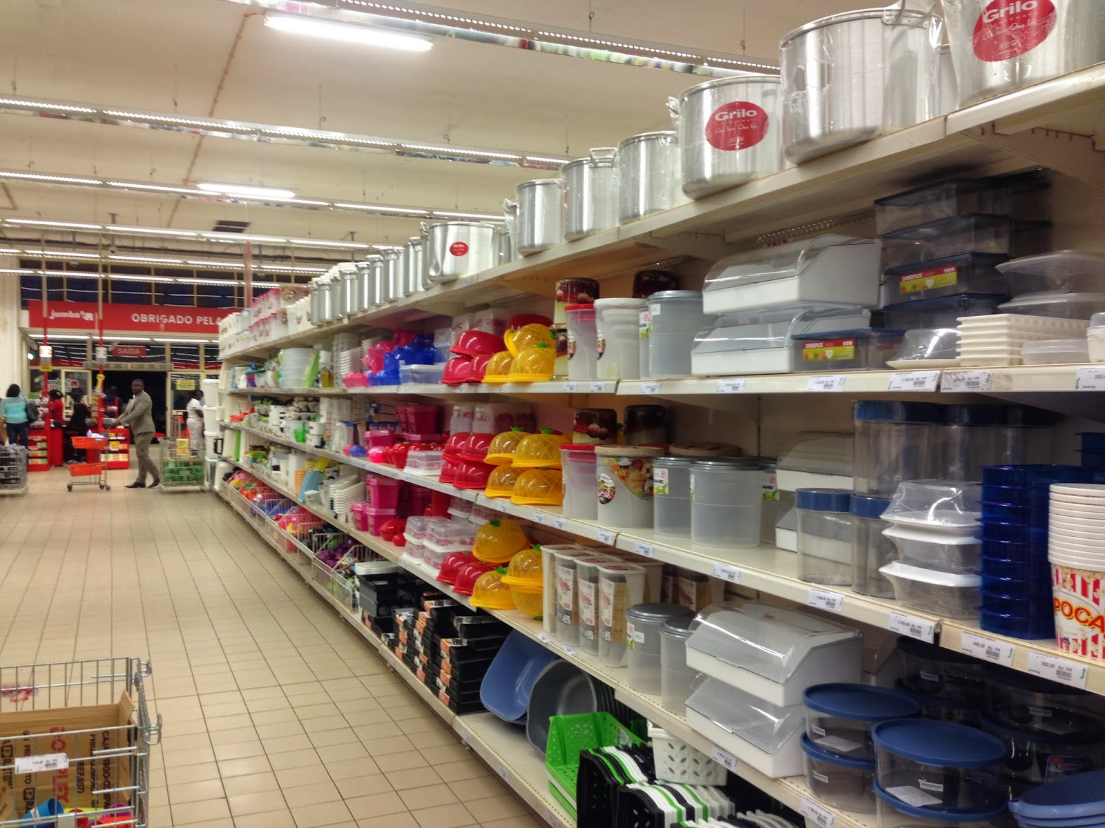 Viajando pelo Mundo: Supermercados em Luanda