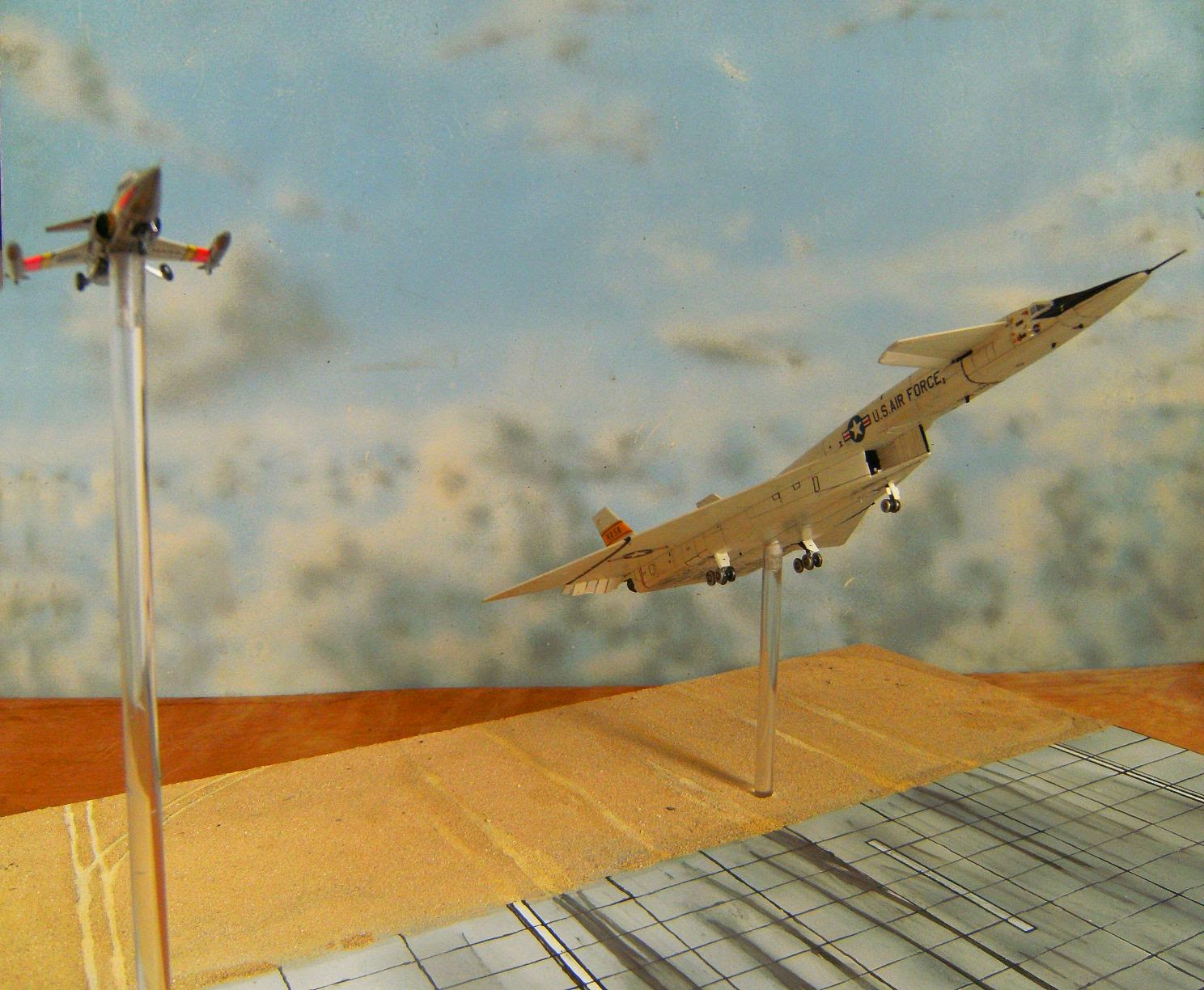 Happyscale-Modellbau: North American XB-70 Valkyrie & Lockheed F-104N ...