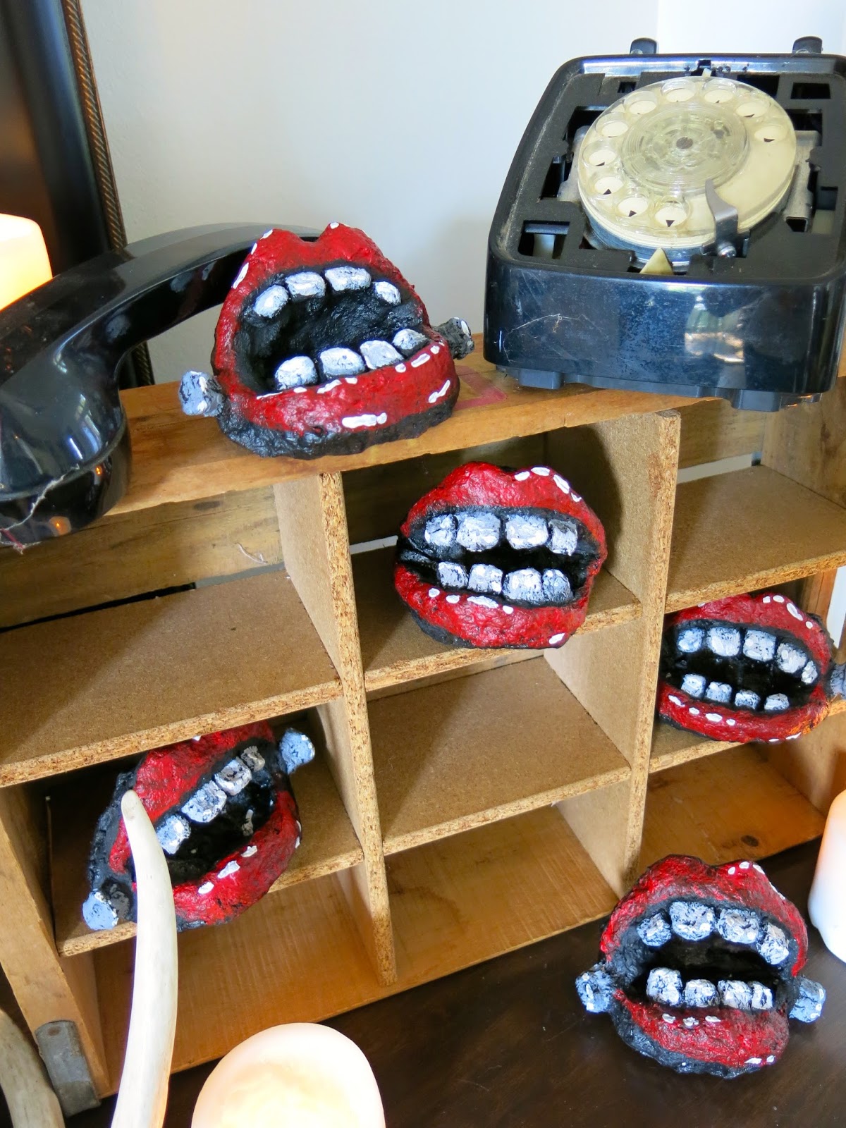 Cassie Stephens: How to Decorate for Halloween: Chatter Teeth!