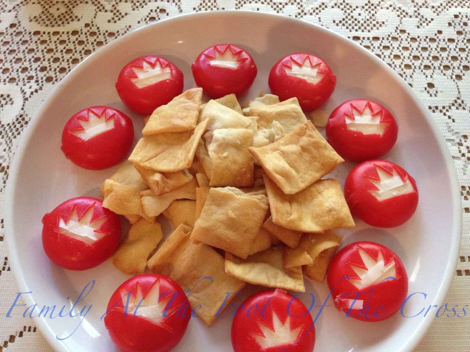 Catholic Cuisine: Queenship Cheese and Cracker Crown Platter