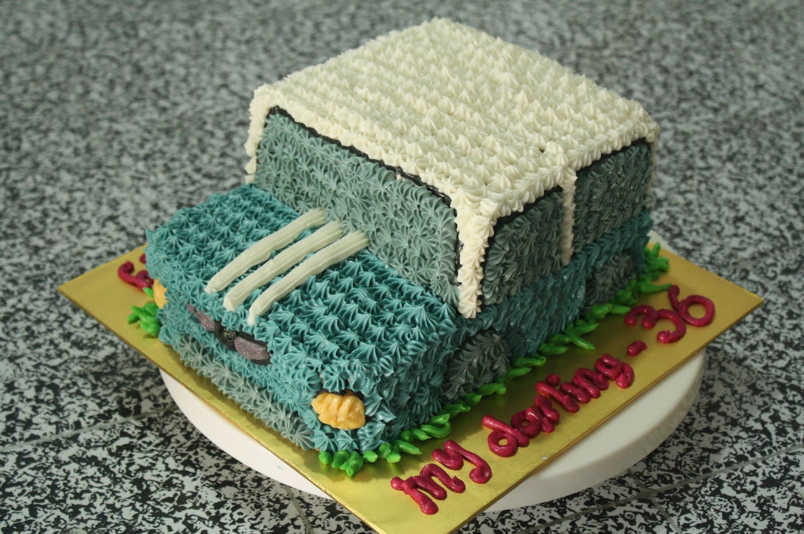 * Lissa n Rayyan ~ My Little Cupcakes * MA0150807-H: Mini Cooper Car Cake
