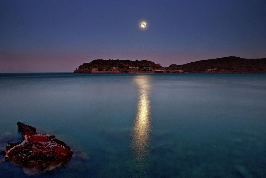 The passion of colors: full moon in Greece!
