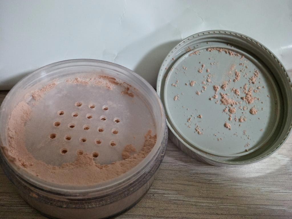 TheArcticStar's Tales: Review: The Body Shop loose powder
