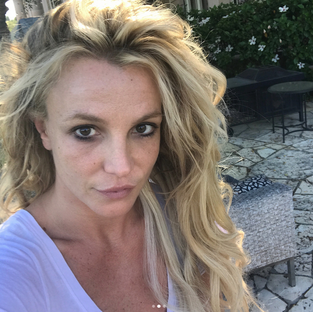 Britney Spears shares no make-up photos and her fans think she looks 10 ... Britney Spears shares no make-up photos and her fans think she looks 10 ...