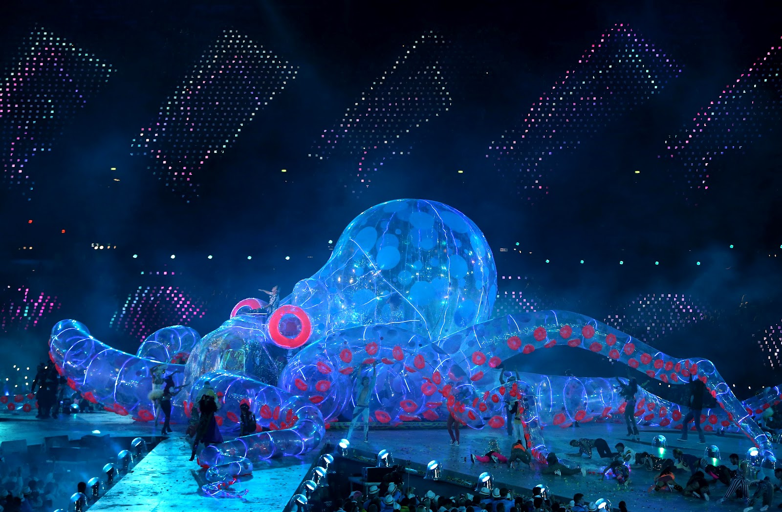 Octopus on Closing Ceremony of London Olympics 2012 | High Quality Images