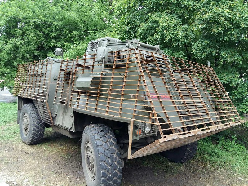 SNAFU!: Ukraine tries to upgrade ancient cast off British armor...