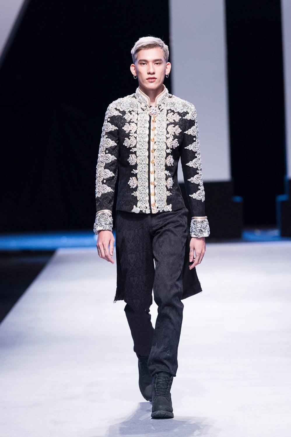 Le Long Dung Spring-Summer 2018 - Vietnam International Fashion Week