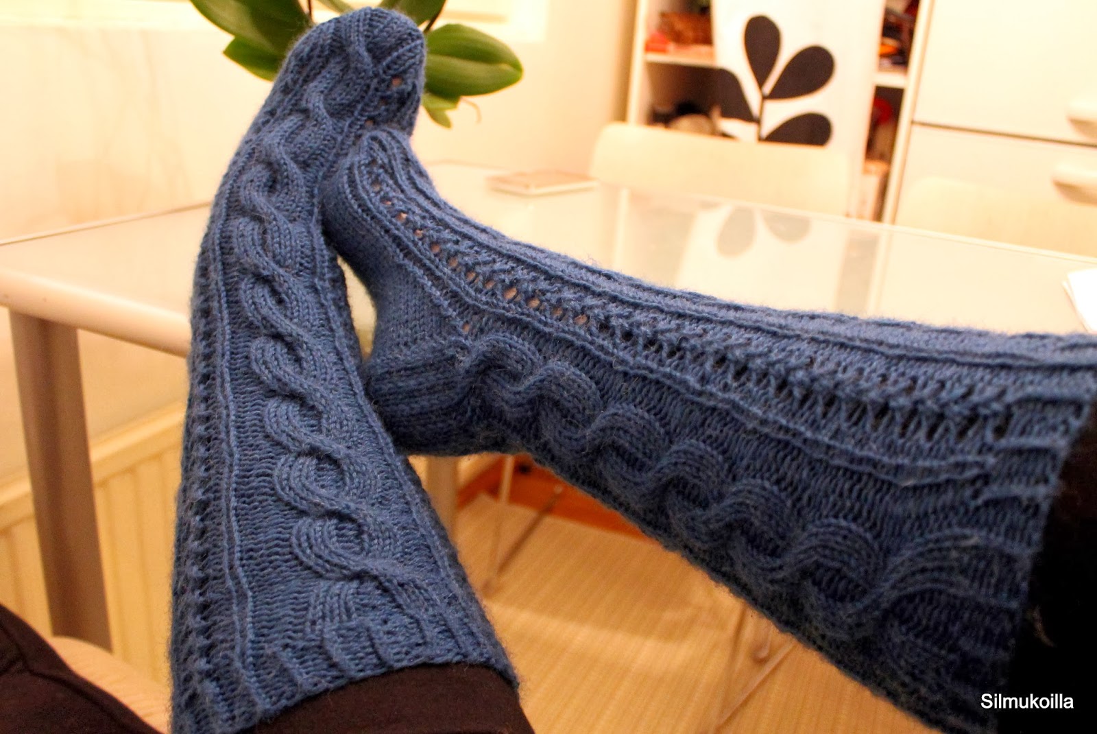 Silmukoilla: Palmikkosukat