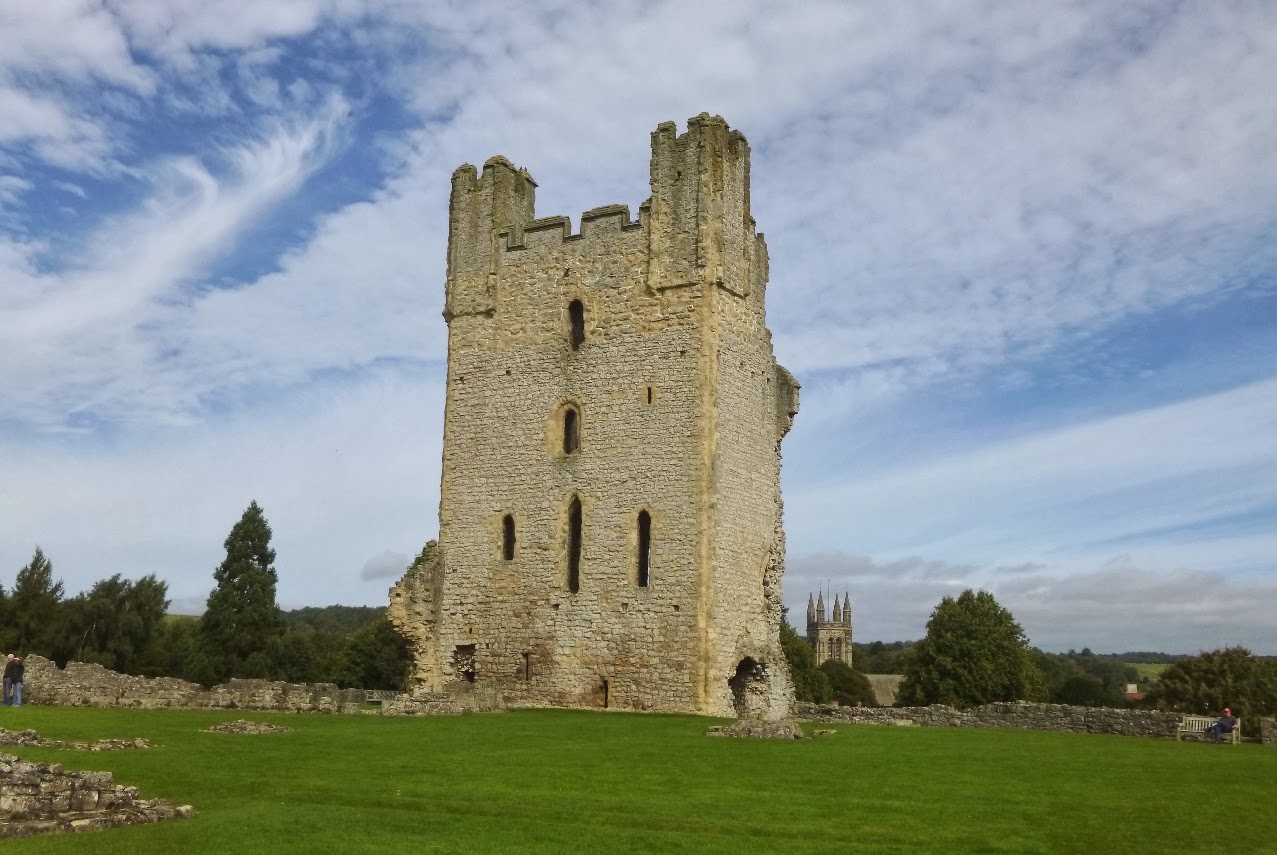 Getting About a Bit - Walking: Helmsley Castle and The Birds of Prey ...