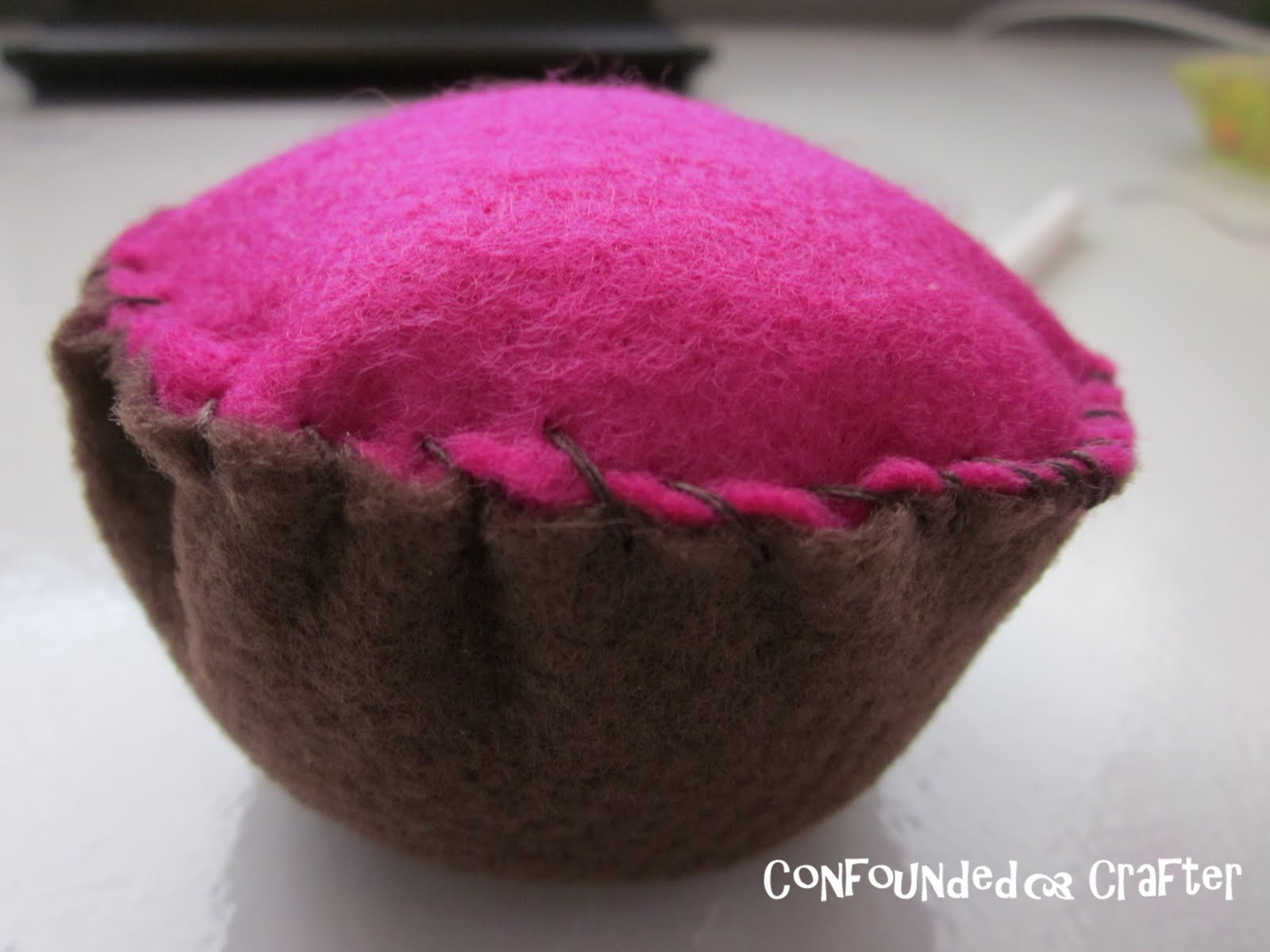 Confounded crafter: Felt Cupcake Tutorial