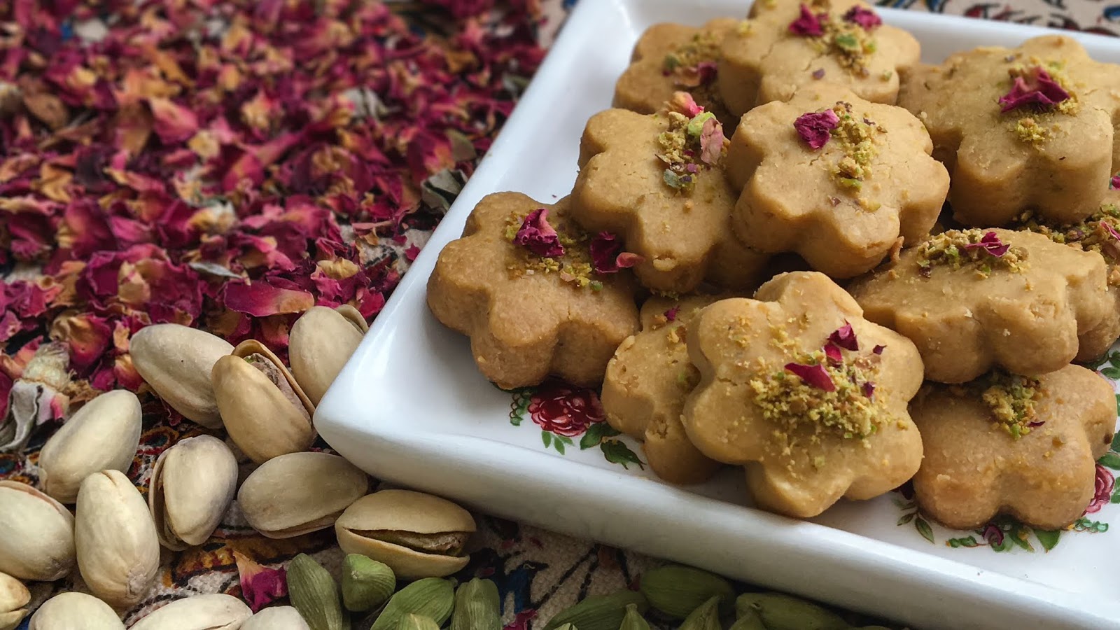Persian Chickpea Cookies or "Naan e Nokhodchi" | نان نخودچی
