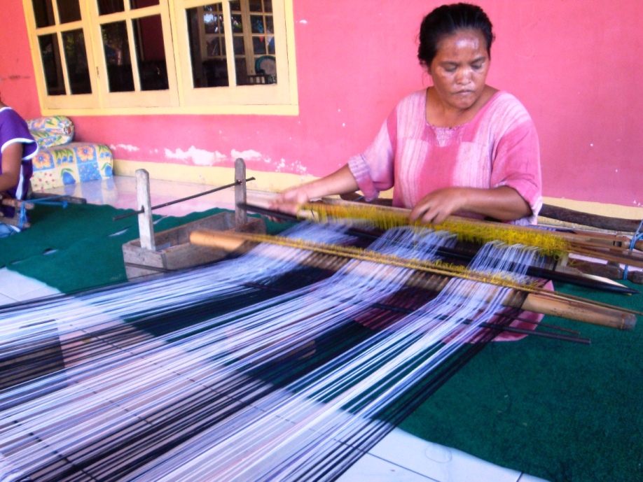 Wisata Lombok Sumbawa: “Boutique Rumah Tenun”, Lestarikan Kain Tenun ...