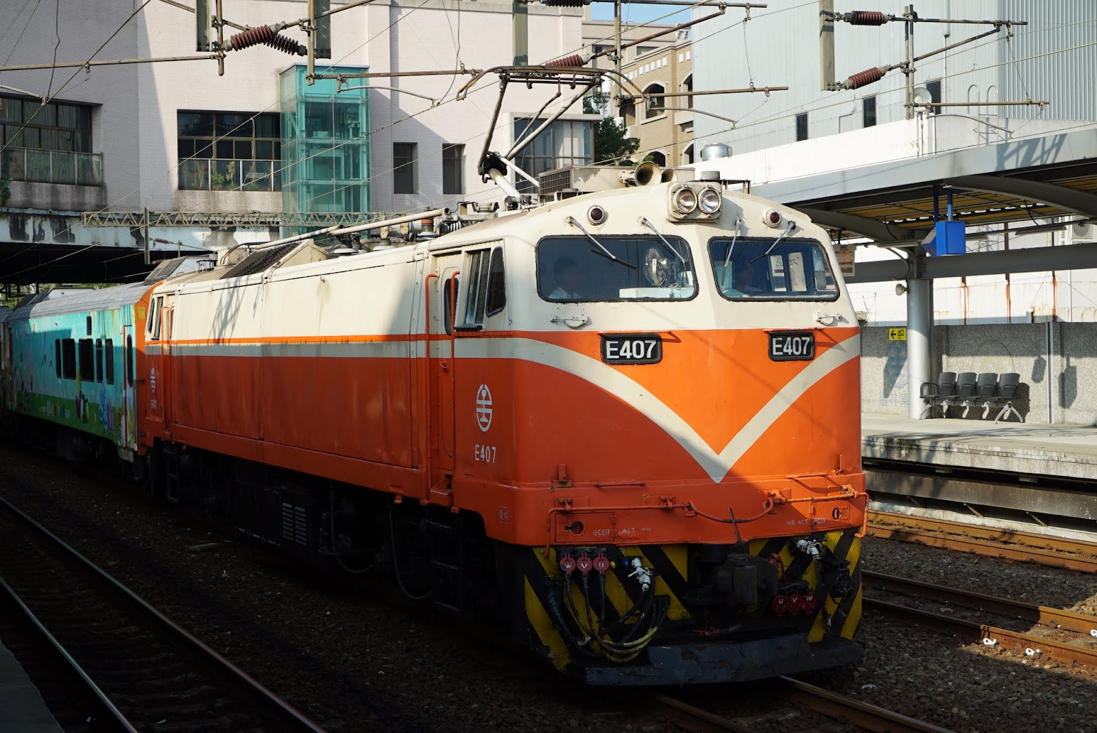 Blair's 鐵道攝影: E407電力機車 / TRA E407 Electric Locomotive