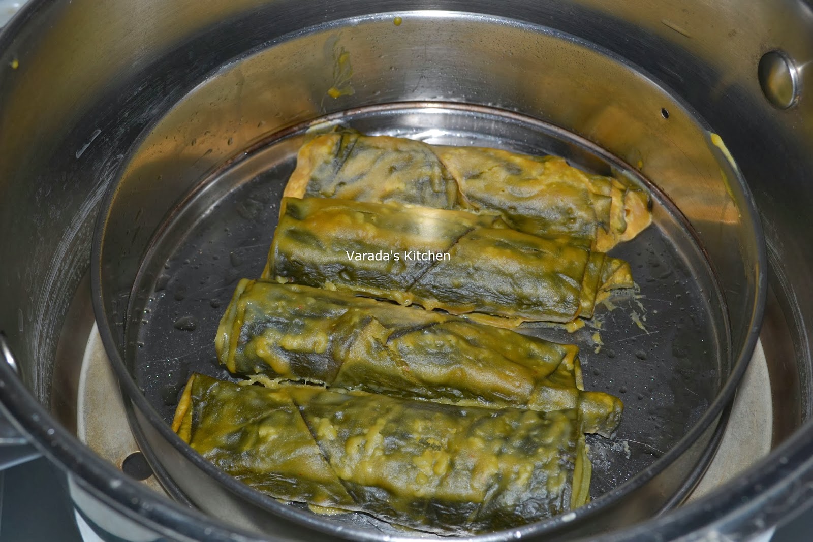 Aluchi wadi (Alu wadi / Arabi leaf cutlets / patra)