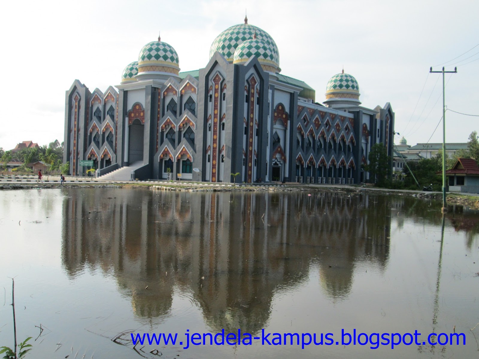 FOTO: Islamic Center dan Rektorat UIN Suska Riau ~ JENDELA KAMPUS