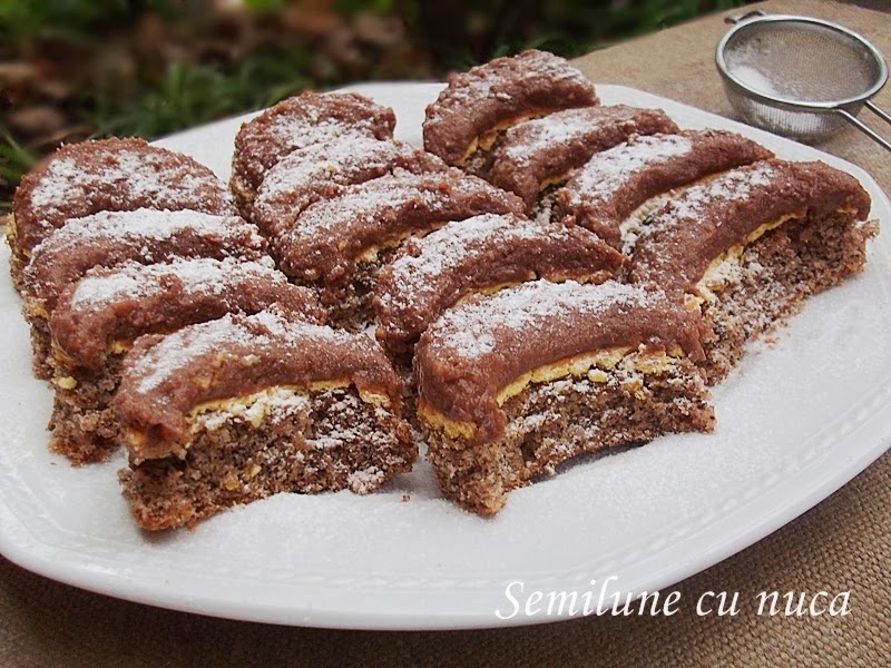 diana's cakes love: Semilune cu nuca