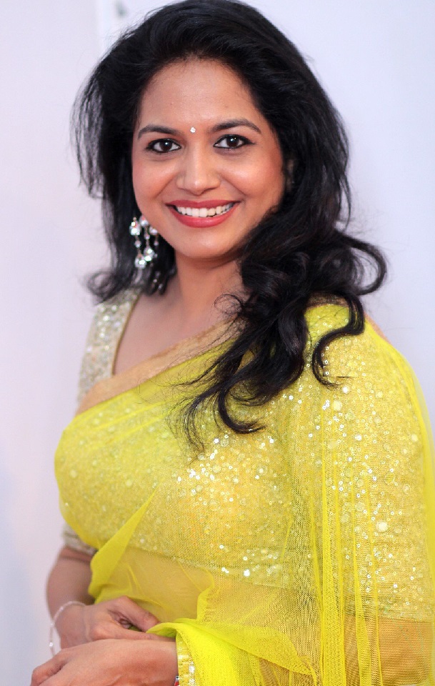 Tollywood Singer Sunitha Stills In Transparent Yellow Saree and Golden ...