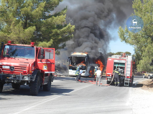 ΤΟΥΣ ΕΣΩΣΕ Η ΨΥΧΡΑΙΜΙΑ ΤΟΥ ΟΔΗΓΟΥ: ΠΗΡΕ ΦΩΤΙΑ ΛΕΩΦΟΡΕΙΟ ΣΤΗ ΡΟΔΟ ΓΕΜΑΤΟ ...
