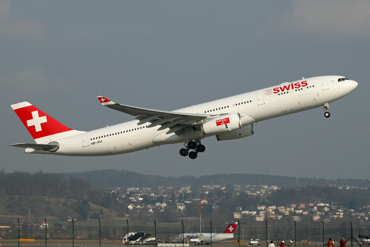 Planes and Trains - Planes 2011: HB-JHJ / Airbus A330-343 / Swiss ...