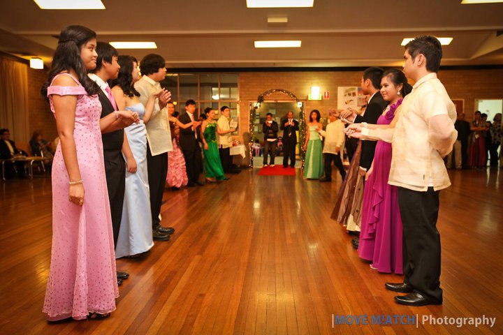 Penrith Filipino Gazette Online: Rigodon de Honor by the Youth: A crowning glory