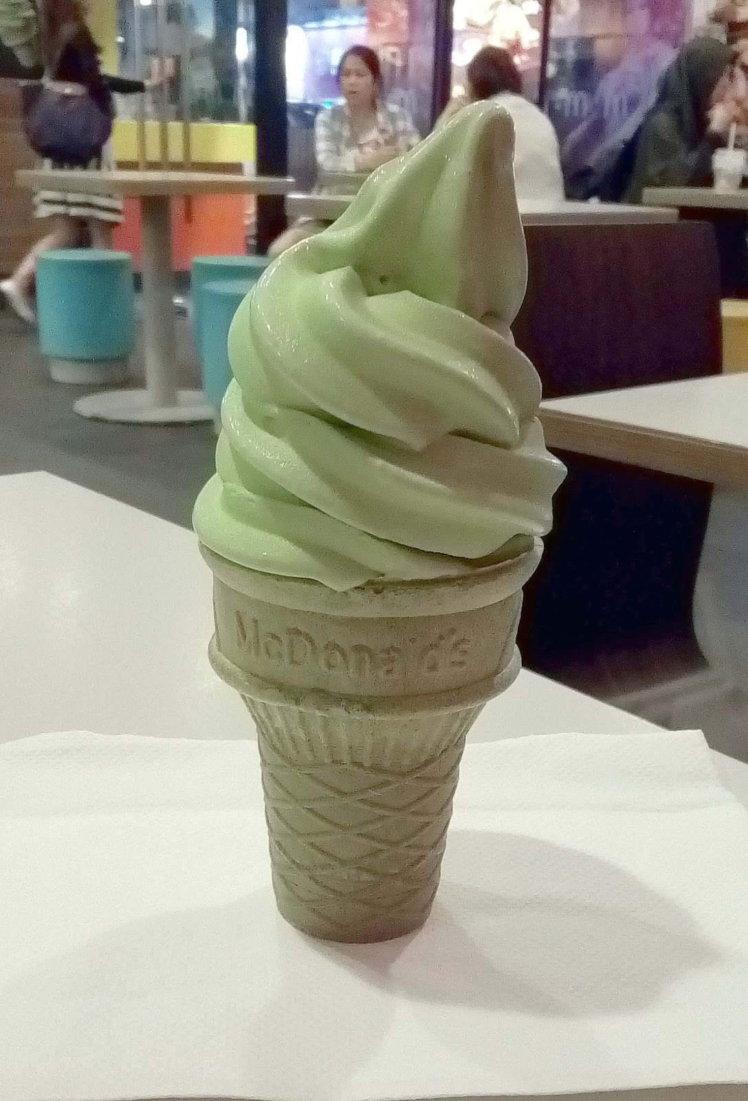 Supersupergirl's Food Reviews: McDonalds Hong Kong : Matcha cone