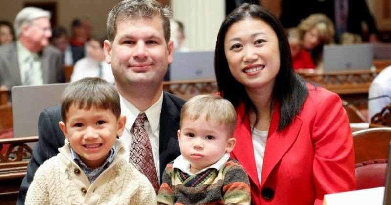 Season's Greetings from Senator Janet Nguyen - VietVungVinh.com