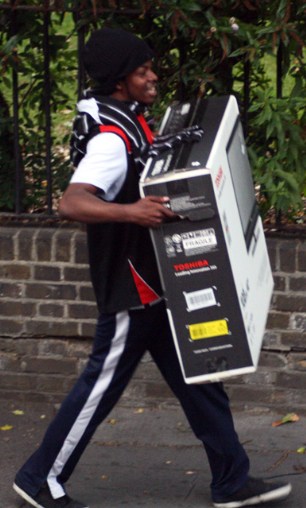 FUNNY LONDON RIOTS LOOTERS PICTURE | FUNNY INDIAN PICTURES GALLERY ...