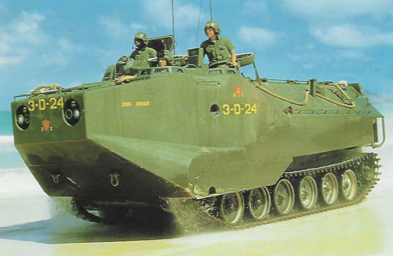 Le LVTP-7 A1 "Command Post".