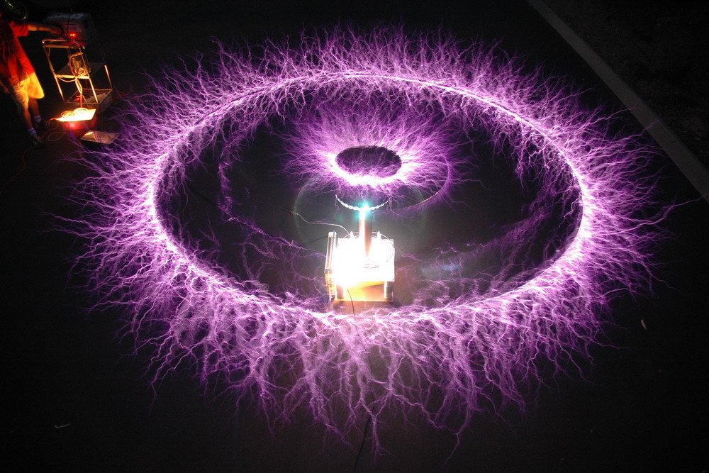Fundamentals of Circuits: Tesla Coil