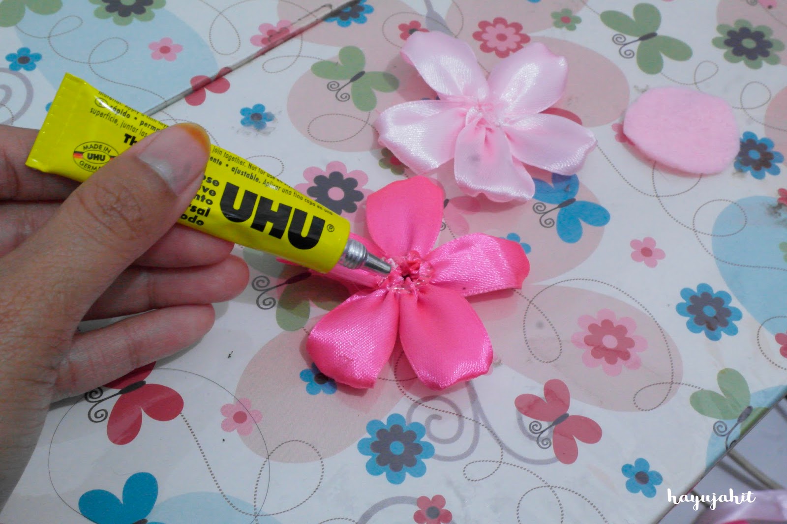 Tutorial Aplikasi Bunga Ukuran Medium Dari Pita Satin Polos-First ...