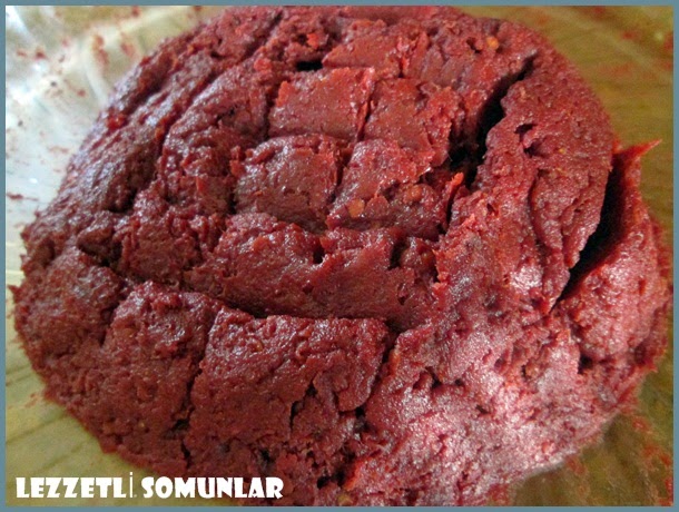 LEZZETLİ SOMUNLAR : DOMATES KALINTILARINDAN SALÇA YAPIMI