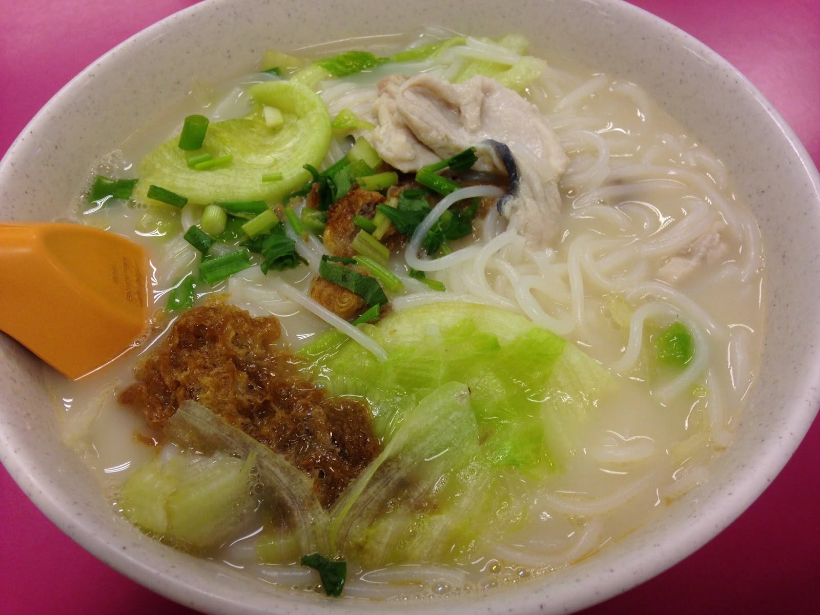 FoodieFC: Woodlands Fried Fish Soup (Changi Airport T2 Staff Canteen)