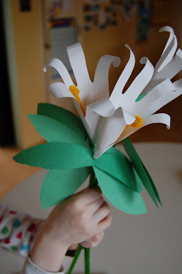 Easter/Mother's Day Hand print Lily Craft | Preschool Crafts for Kids