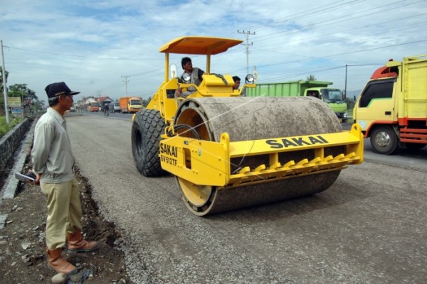 Proses Pembuatan Jalan Aspal dengan Alat Berat - Dunia Sipil