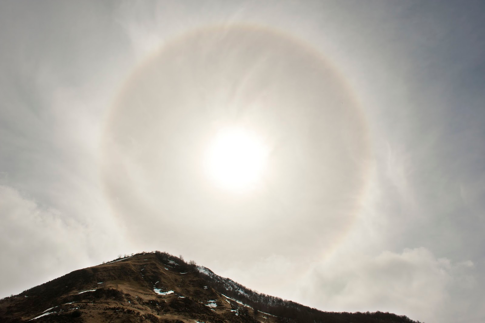 Instantes, fotos de Sebastián Navarrete: Halo Solar, antelia o aro iris ...