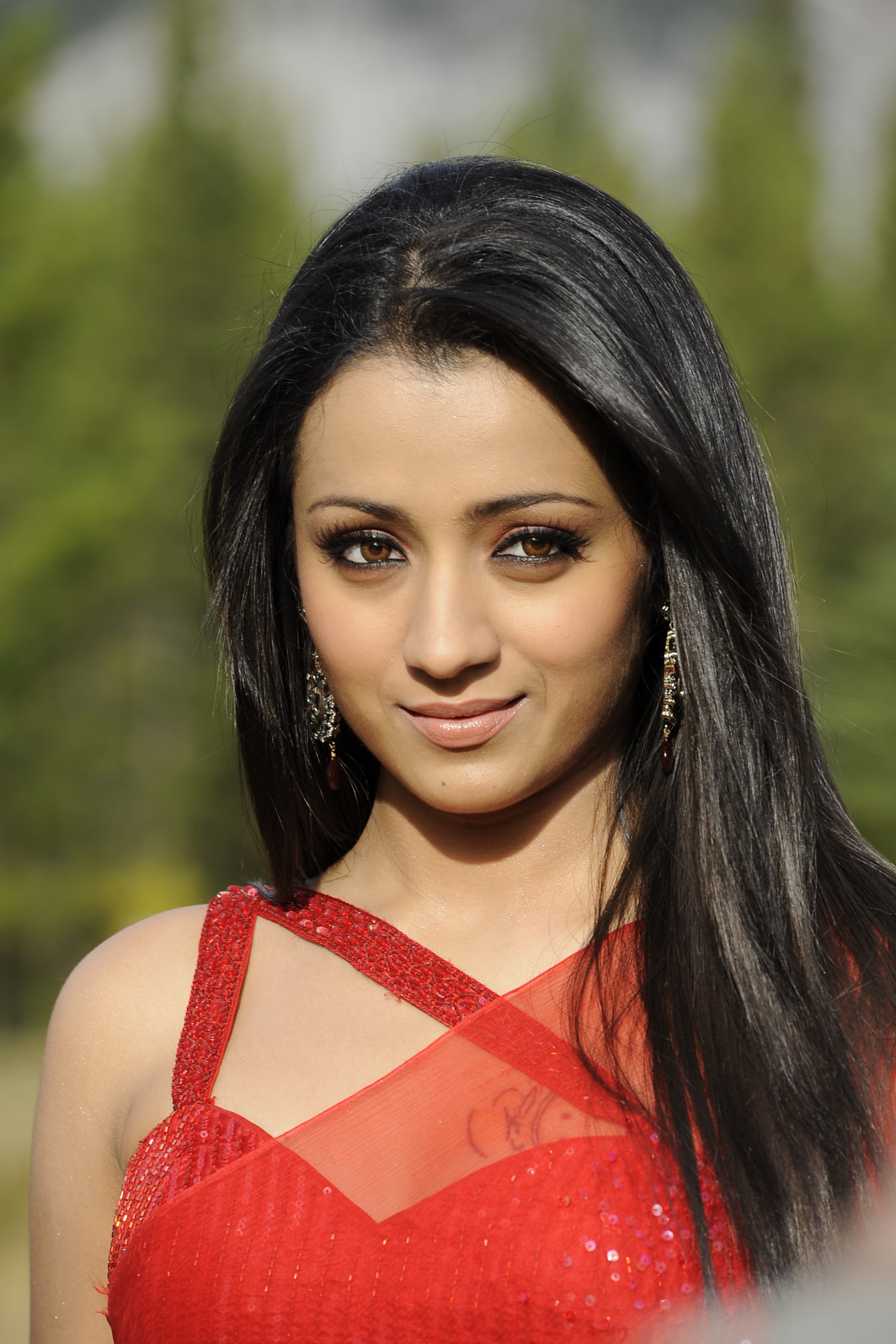 Trisha awesome navel show through a red transparent saree latest pics