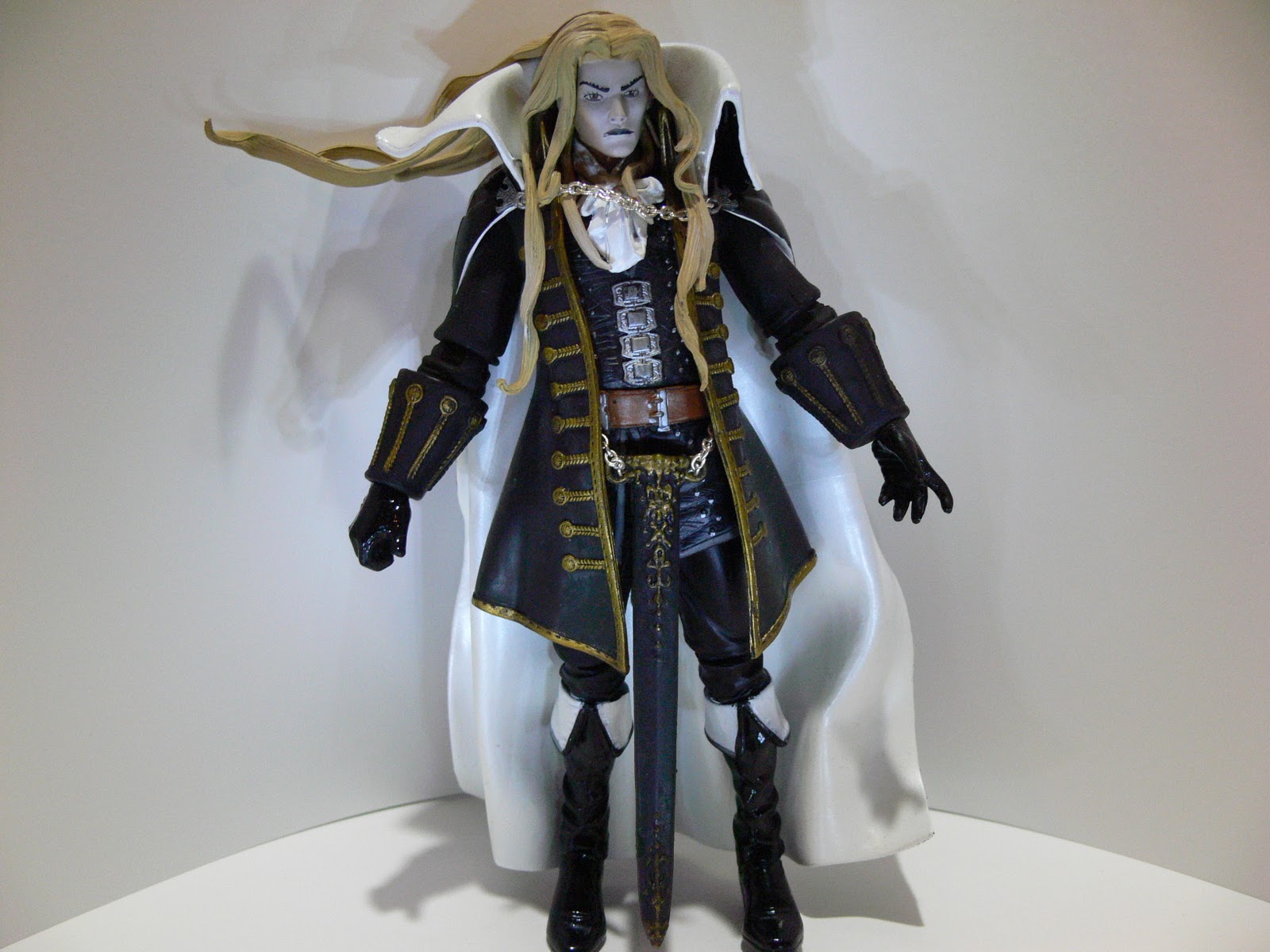 Papadavigi's Neca Figure Reviews: 03 ALUCARD