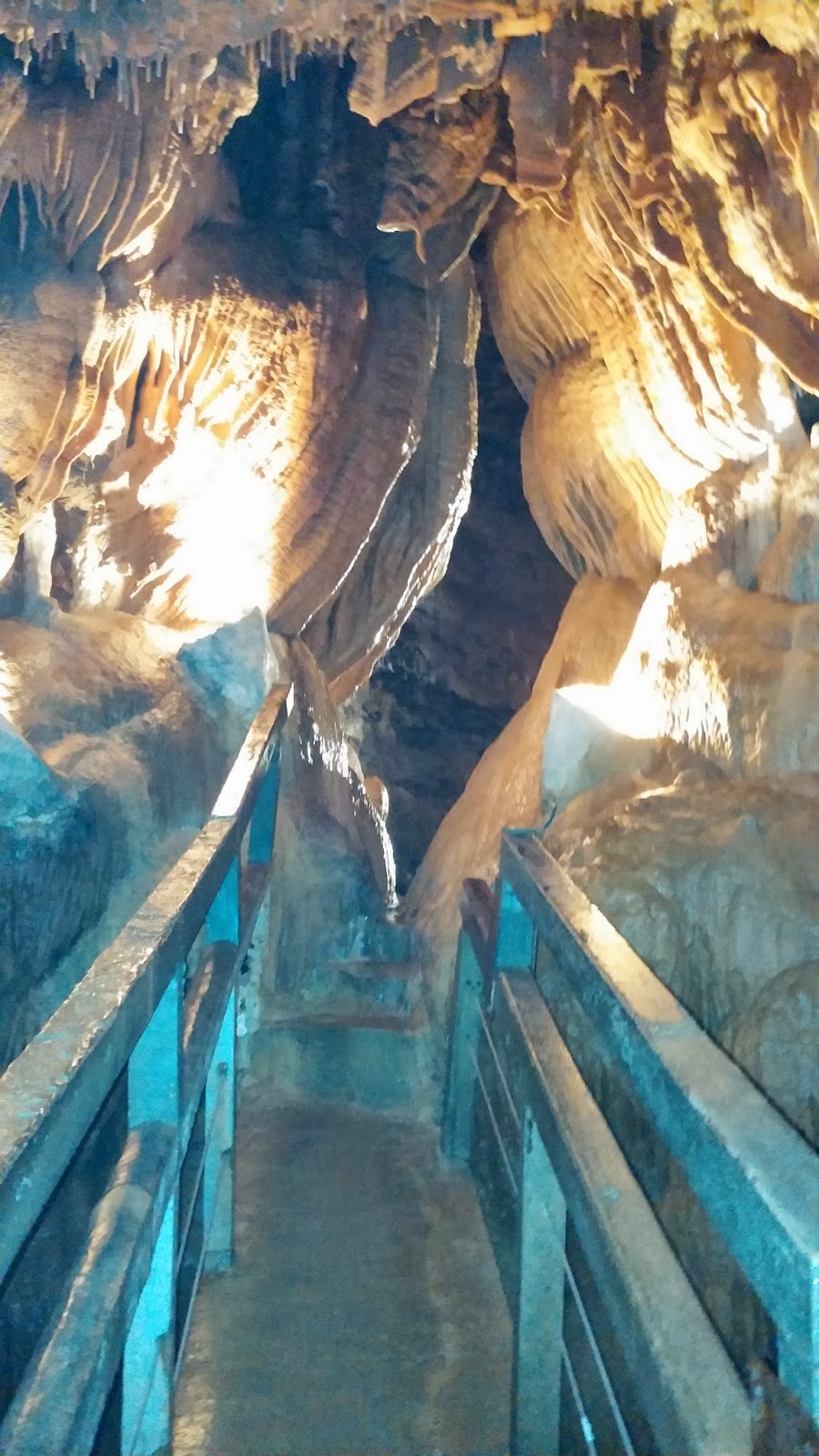 Gust Gab: Talking Rocks Cavern - Branson, Missouri