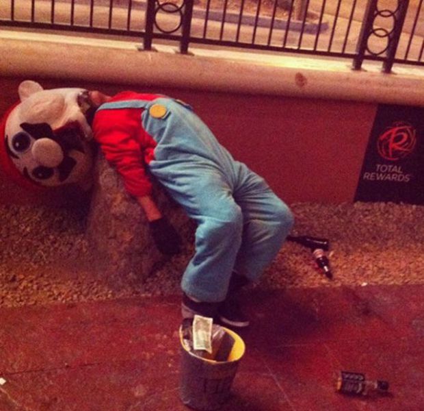 12 Funny Pics of Extremely Wasted People After Parties! - Ye Kya ...