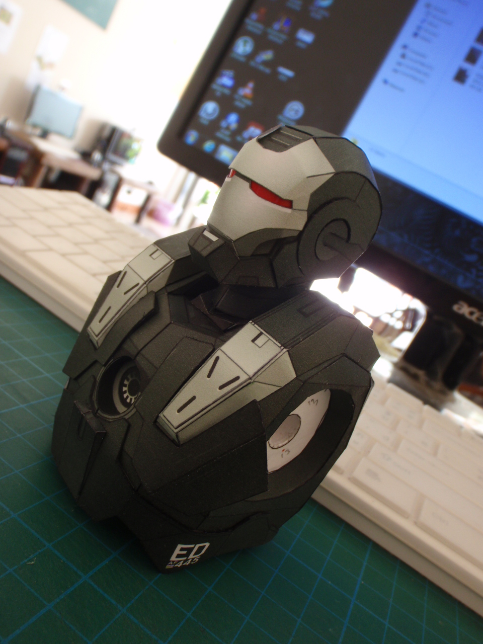 Thailand-Namotasa: paper replika : War Machine Poseable Paper Model Part 1