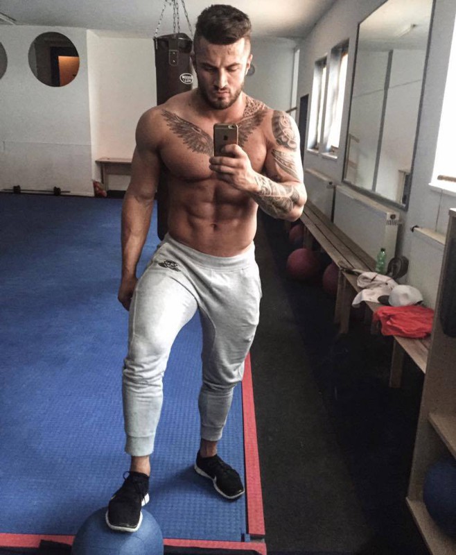 Balkan Power Erko Jun - Selfie Gallery