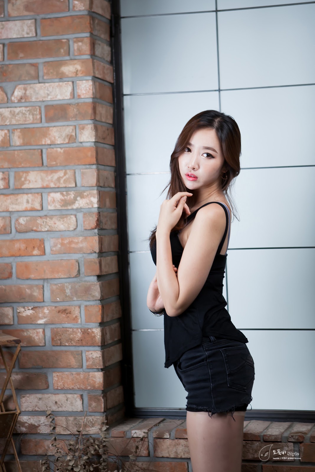 FinlandCar.com: Shin Hae Ri - Elegant And Charming