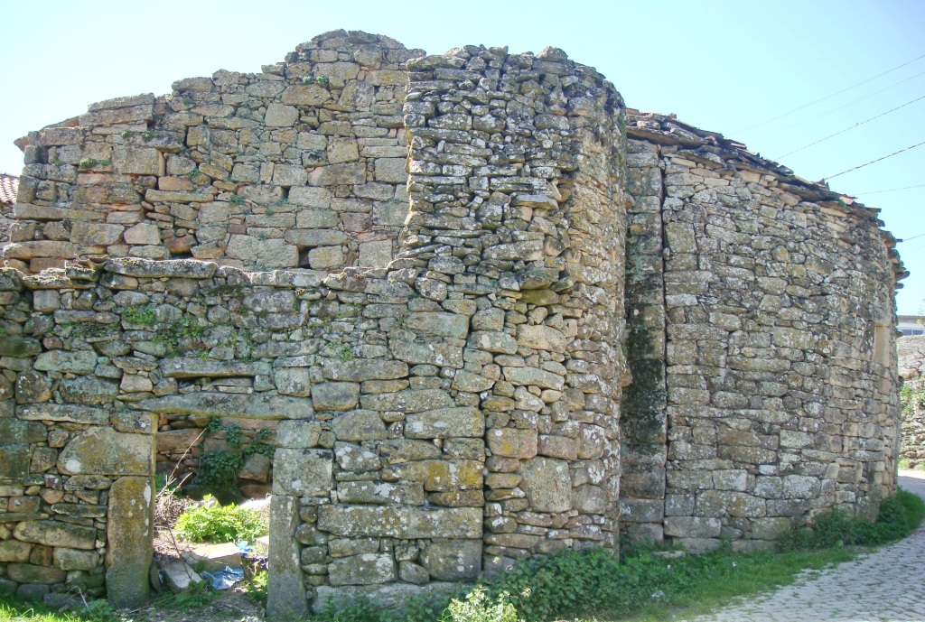 TRAVANCAS DA RAIA: Casas da cultura do granito
