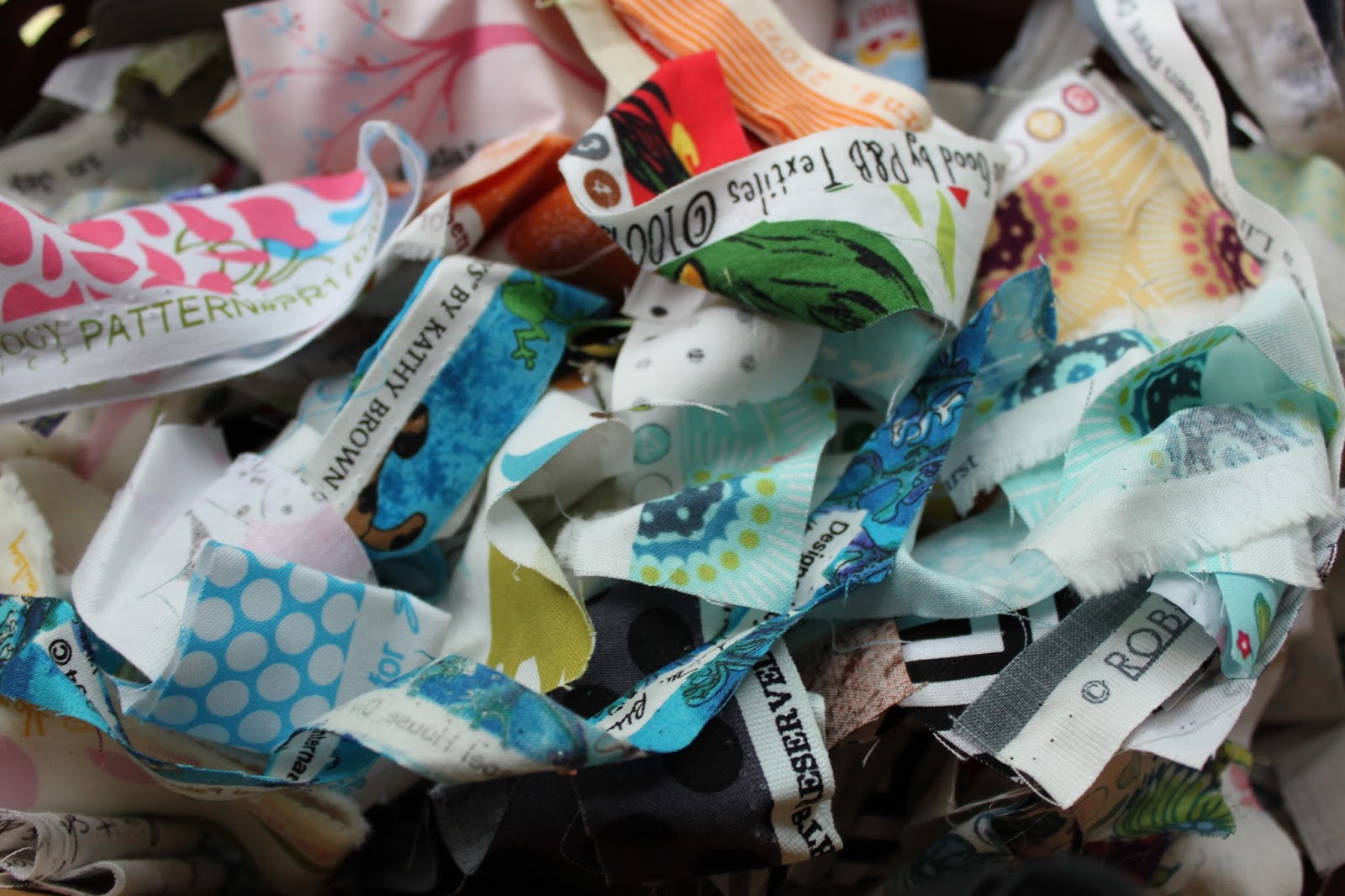 Lollyquiltz: Save the Selvage