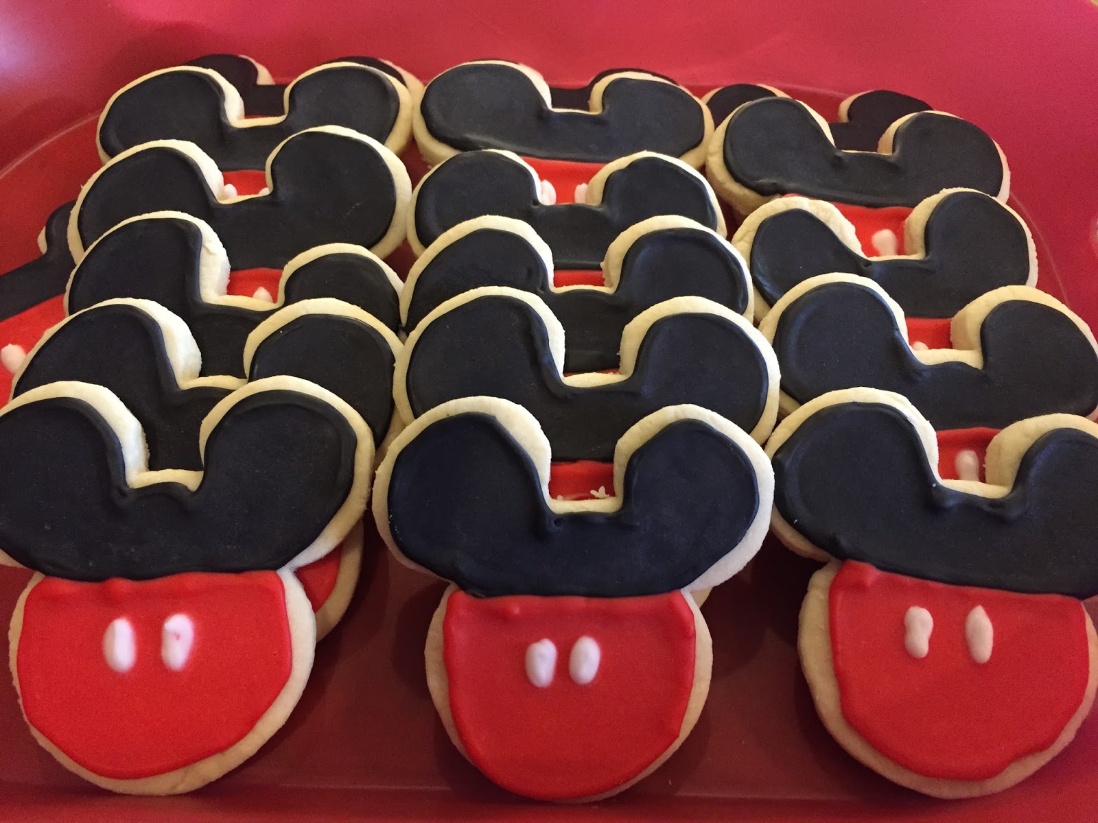 Mickey Mouse Cookies and DIY Cookie Cutter